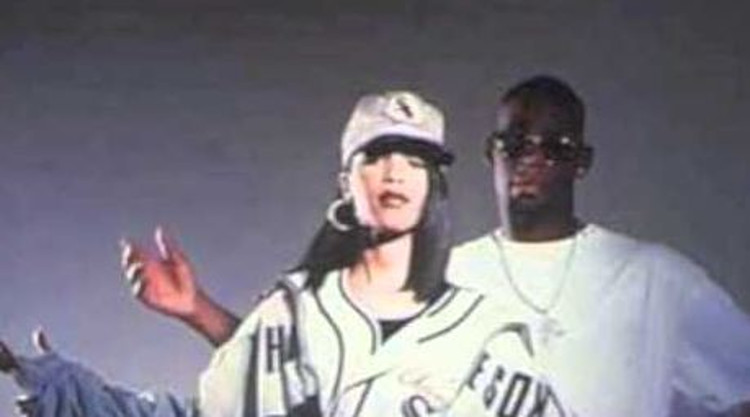 R Kelly Had Sex With 15 Year Old Aaliyah In Front Of His Entourage